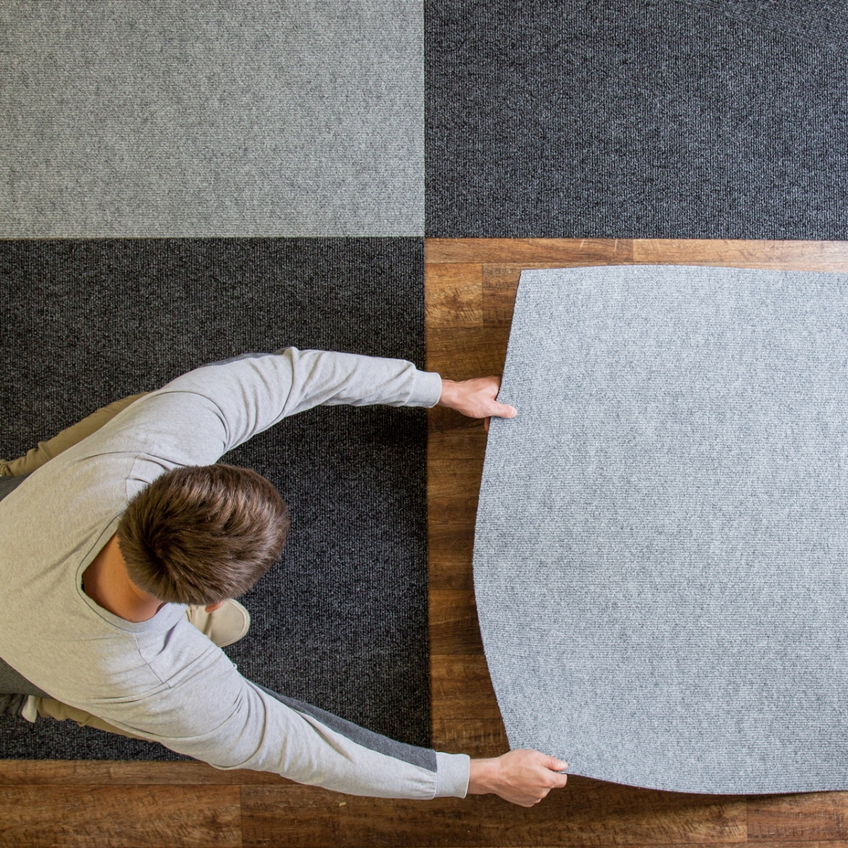 Teppichfliesen selbstliegend kaufen | 1qm Teppichplatten günstig